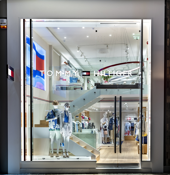 Εντυπωσιακή ανακαίνιση στο κατάστημα Tommy Hilfiger στην Γλυφάδα ...