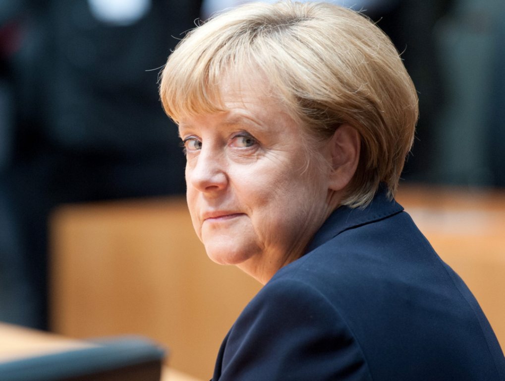 Σοκ και δέος! Είναι φόρεμα αυτό που φοράει η Άνγκελα Μέρκελ ...