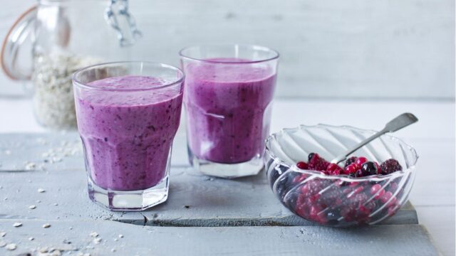 Συνταγή για smoothie με κόκκινα φρούτα, μήλο και βρώμη | Thats Life ...