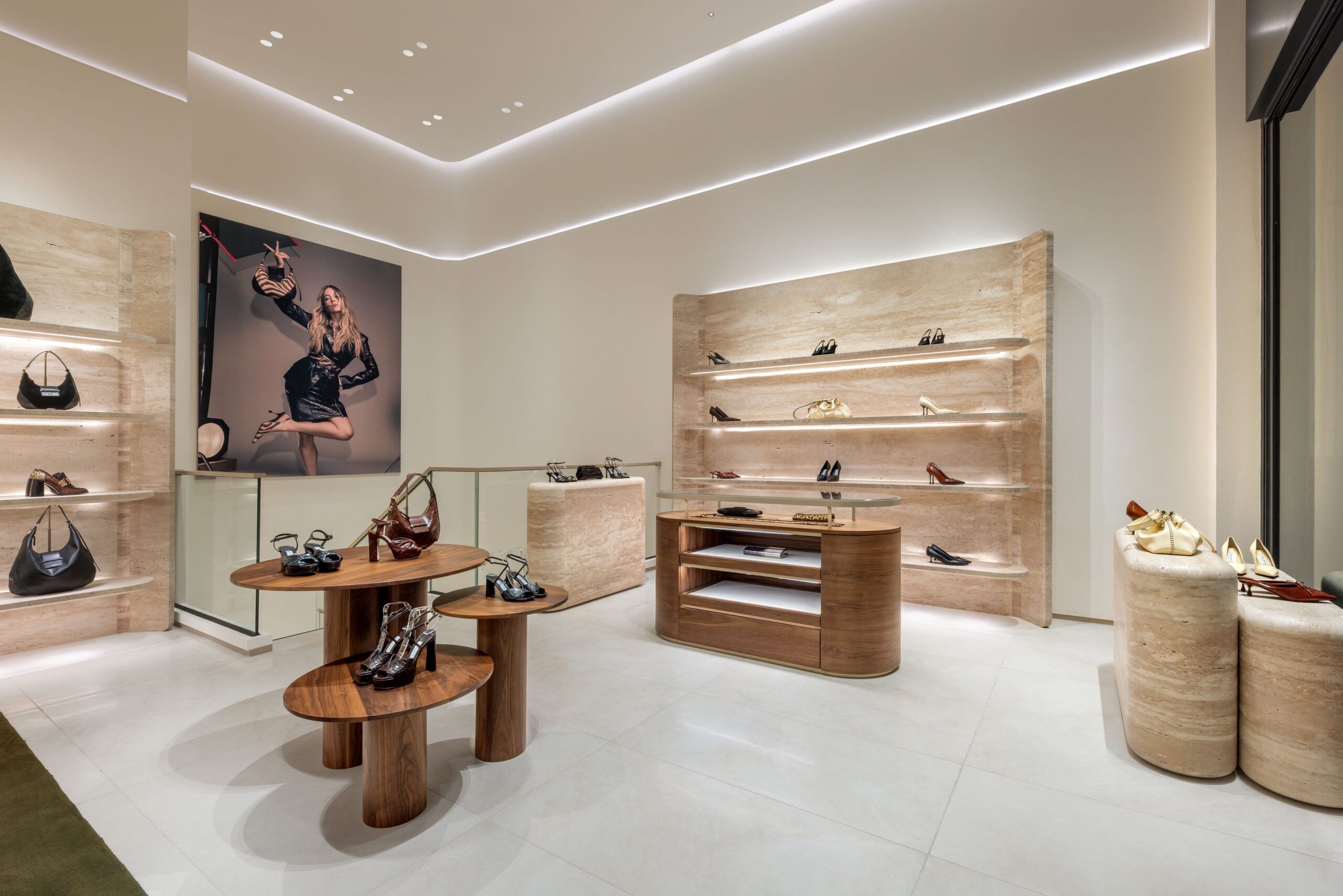 Ο οίκος Jimmy Choo ανοίγει την πρώτη του μπουτίκ στην Αθήνα | Thats ...